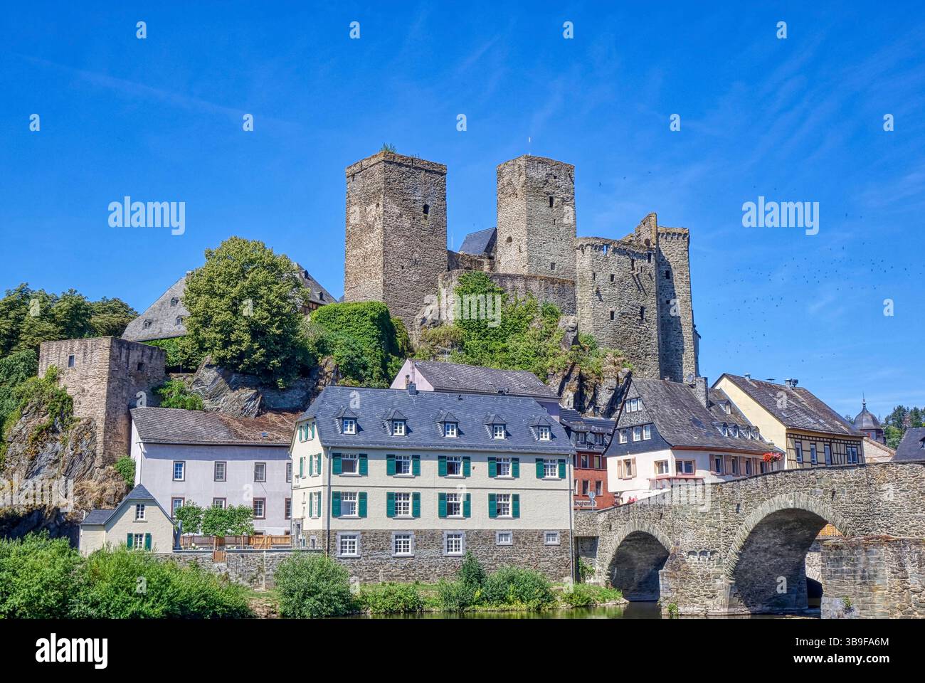 Historic castle on the Lahn in Runkel Stock Photo - Alamy