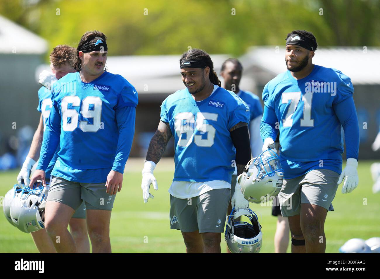 Detroit Lions offensive lineman Tate Ratledge (69), Kingsley Eguakun (65) and Miles Frazier (71 ...