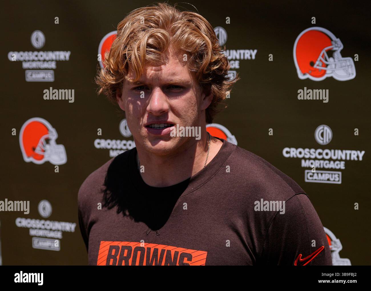 Cleveland Browns linebacker Carson Schwesinger speaks during a news ...