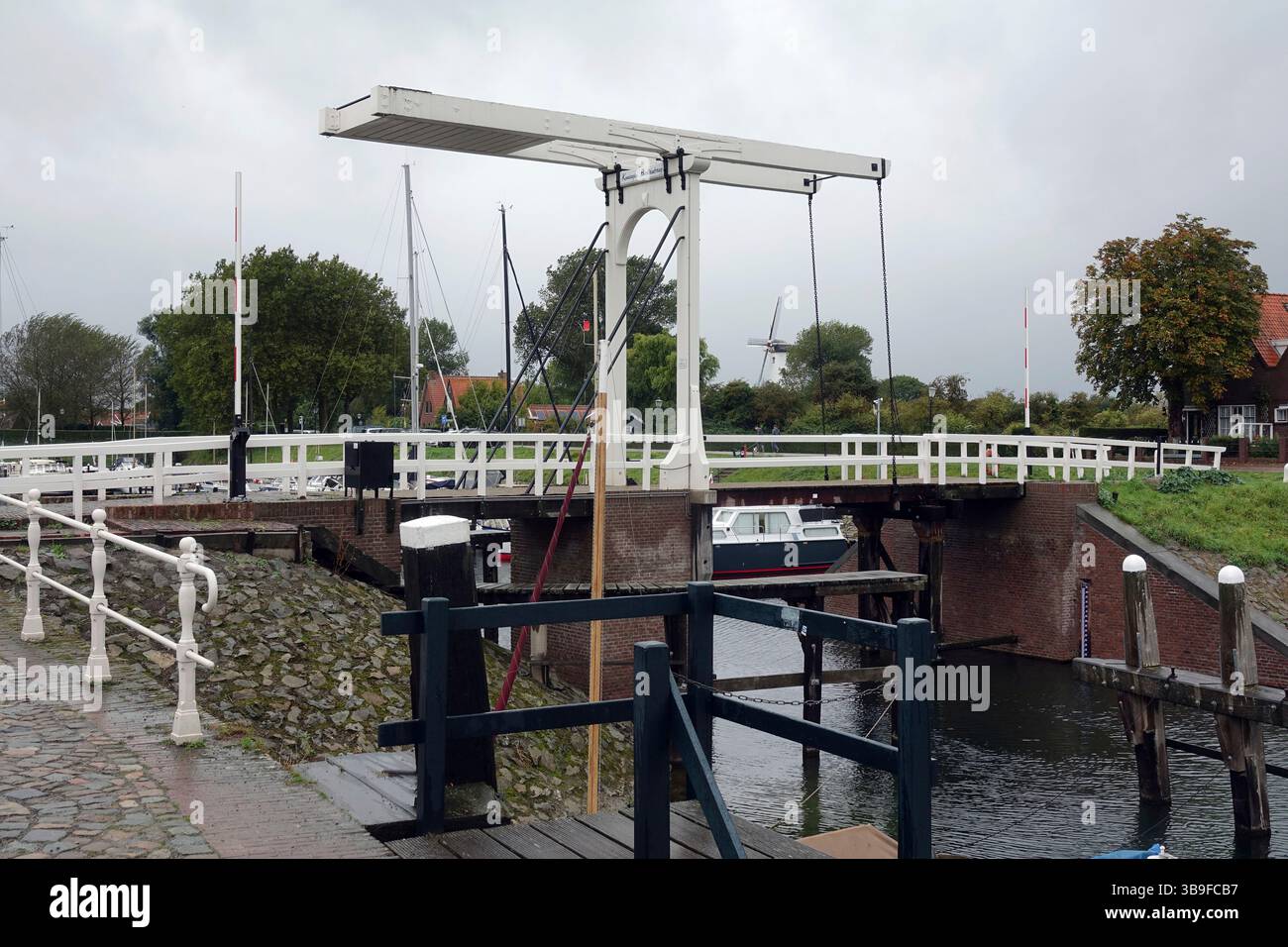 Bascule bridge at the harbour in Veere Stock Photo - Alamy
