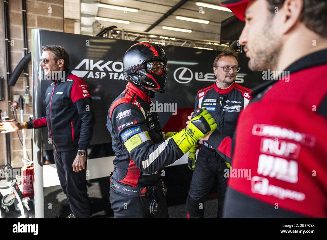 Akkodis ASP Team mechanic, mecanicien during the TotalEnergies 6 Hours ...