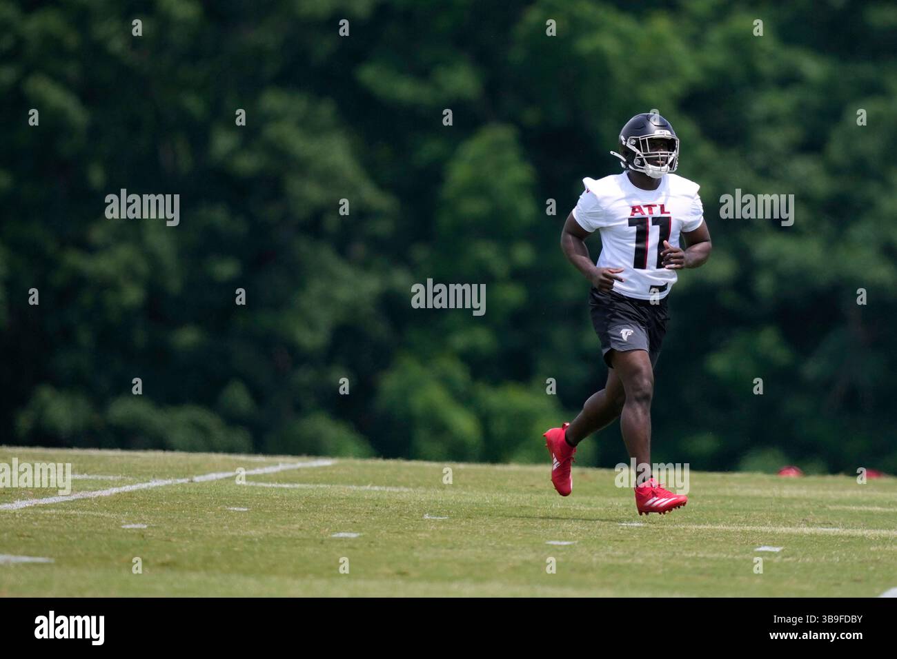 Atlanta Falcons edge rusher Jalon Walker (11) runs drills during the ...