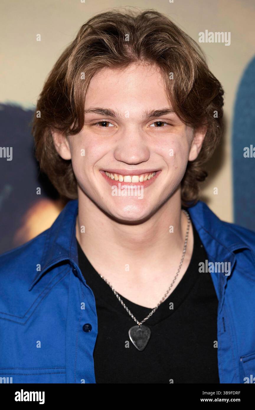 Mason McNulty bei der Premiere des Kinofilms Off the Line im Regal LA Live. Los Angeles, 08.05. ...