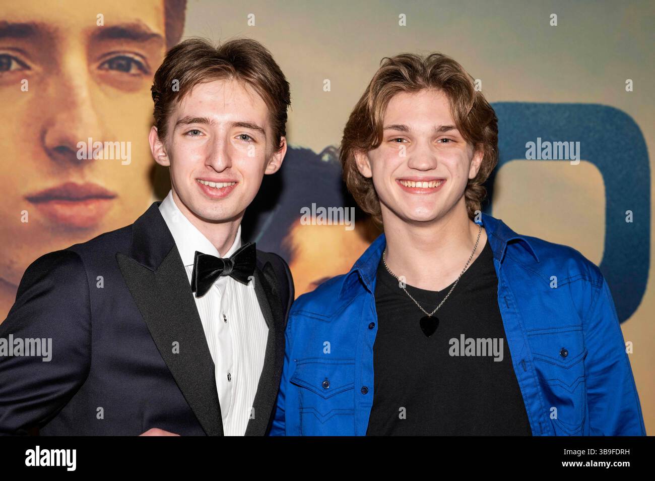 Samuel L. Pierce und Mason McNulty bei der Premiere des Kinofilms Off the Line im Regal LA Live ...