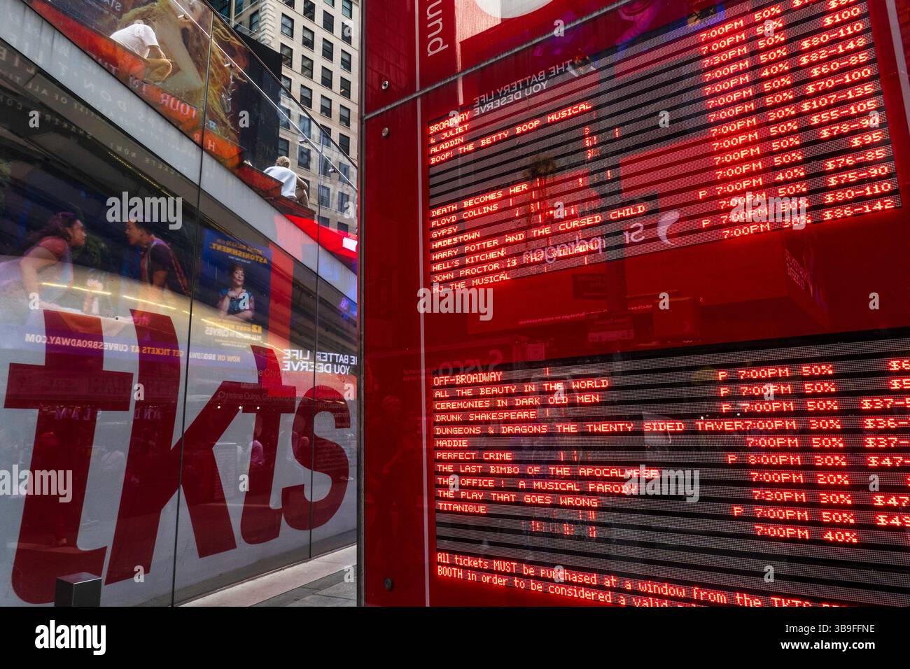 Times square 2025 hi-res stock photography and images - Alamy