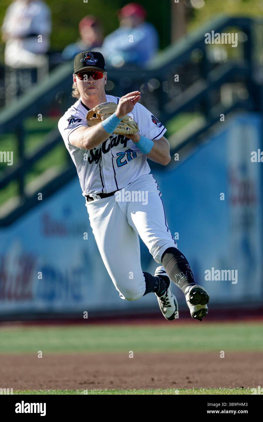Beloit, WI. USA: Beloit Sky Carp third base Garret Forrester (20 ...