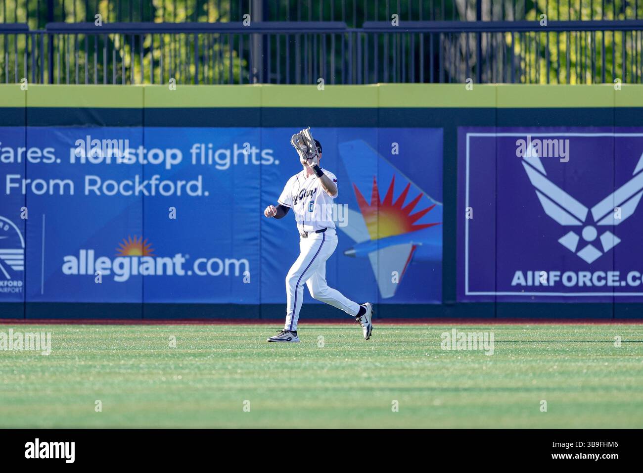 Beloit, WI. USA: Beloit Sky Carp outfielder Colby Shade (6) catches a ...