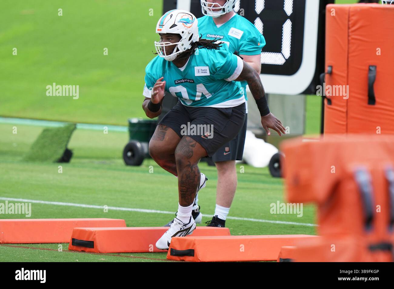 Miami Dolphins defensive tackle Jordan Phillips (94) runs drills during ...
