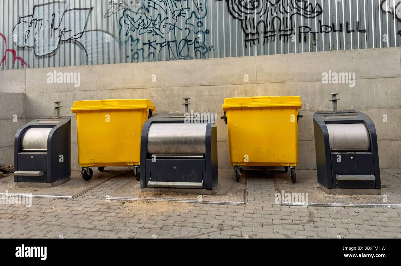 Waste management system line hi-res stock photography and images - Alamy