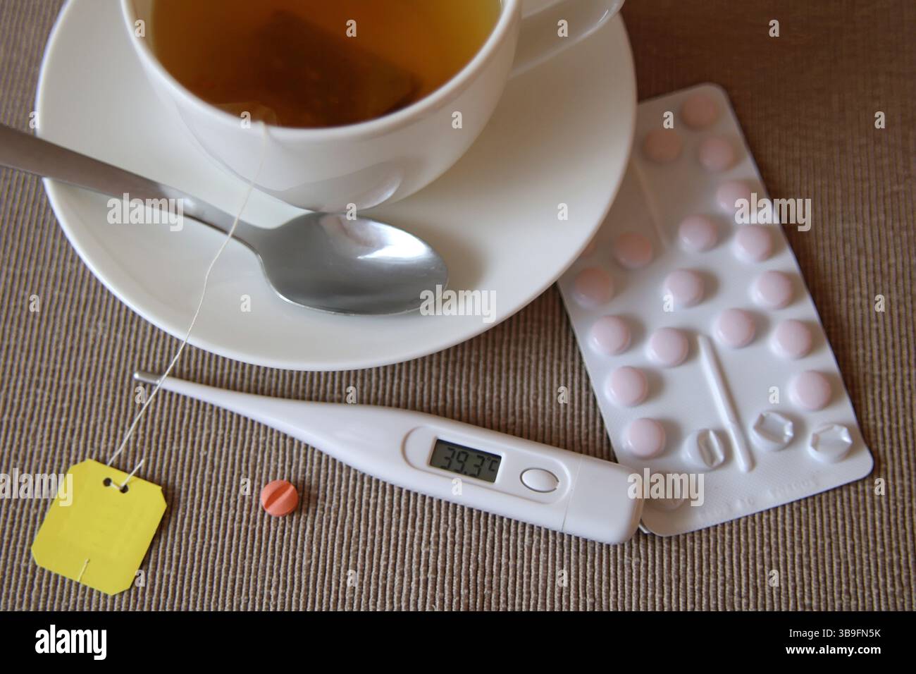 Cold temperatures thermometer hi-res stock photography and images - Alamy