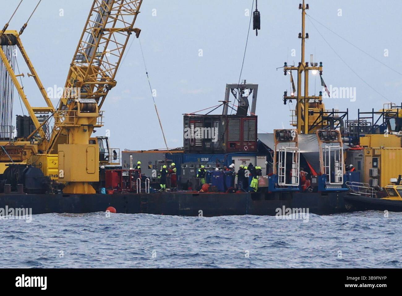 PORTICELLO SUB WORKING ON THE RECOVERY OF THE BAYESIEN WHO DIED DURING ...