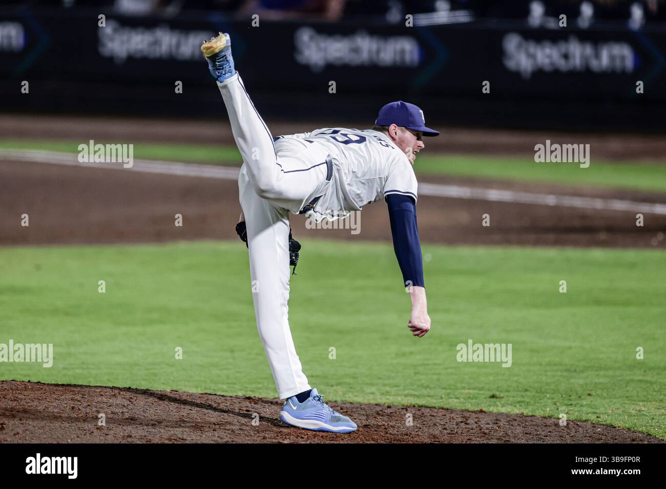 Tampa, FL USA: Tampa Bay Rays pitcher Pete Fairbanks (29) delivers a ...