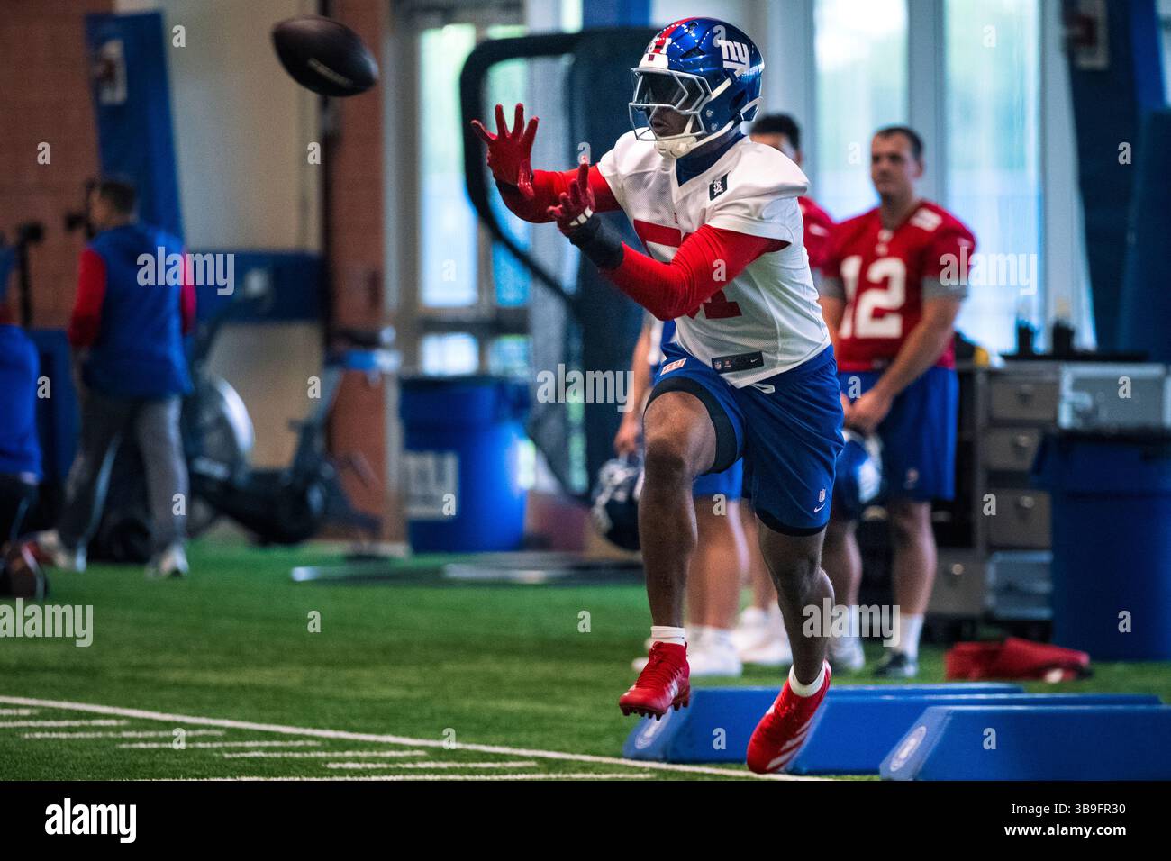 New York Giants linebacker Abdul Carter (51) catches a football during ...