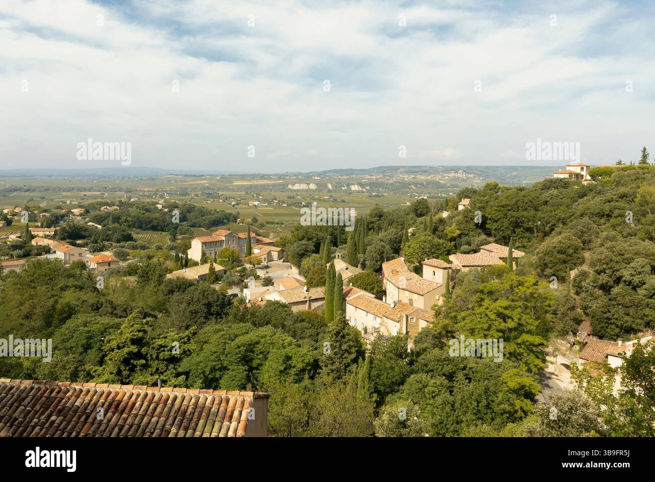 The village of Seguret in Provence, Vaucluse, France Stock Photo - Alamy