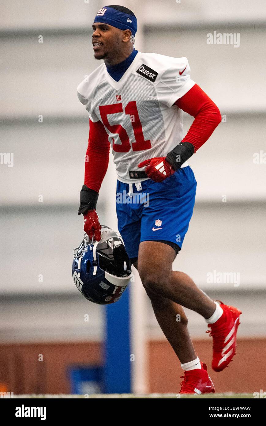 New York Giants linebacker Abdul Carter (51) runs on the field between ...