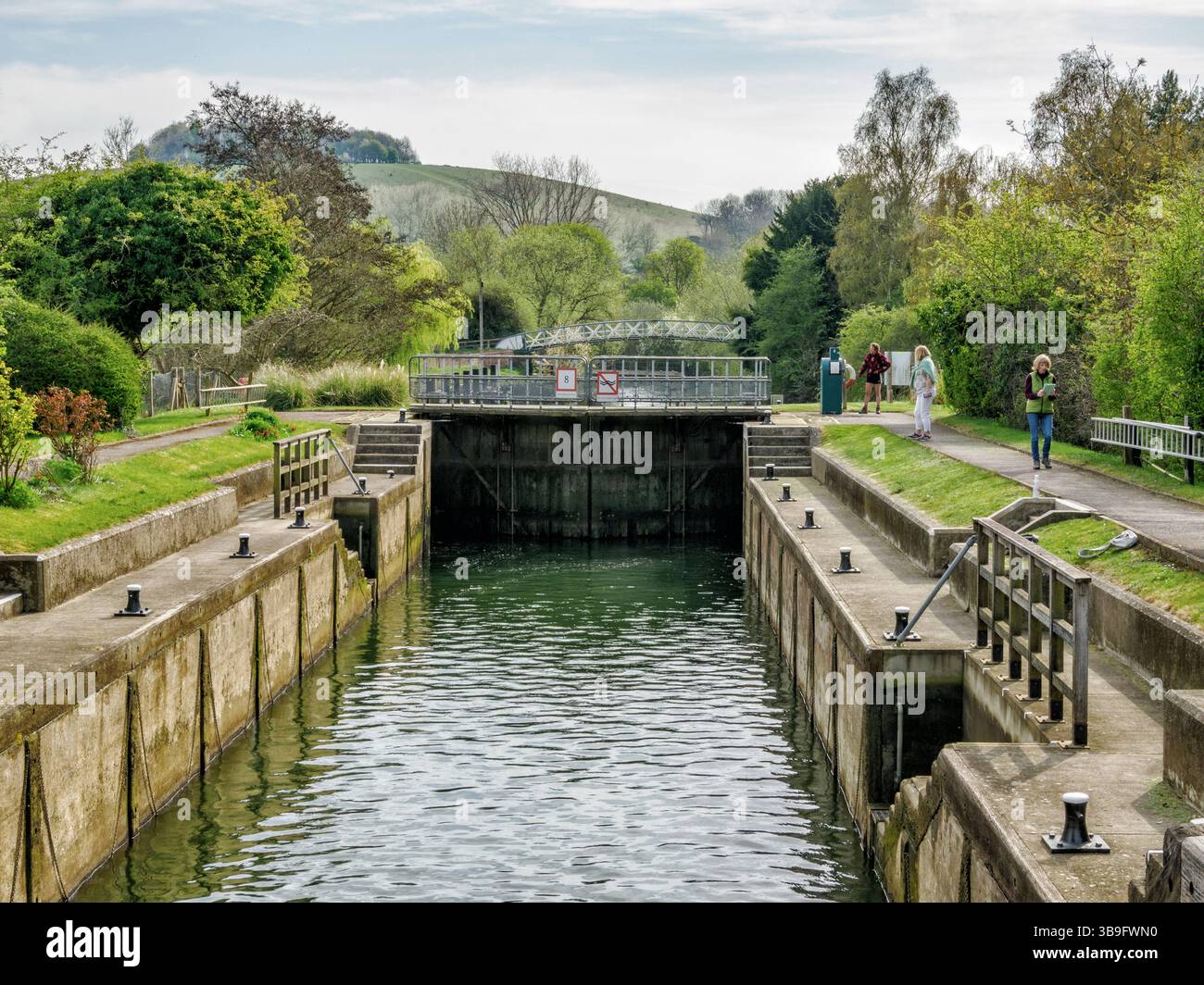 Day's Lock on the River Thames at Little Wittenham with Wittenham ...