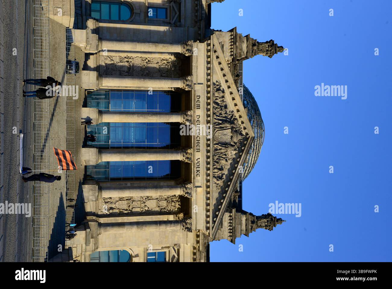 The reichstag building in berlin entrance with columns blue sky hi-res stock photography and ...