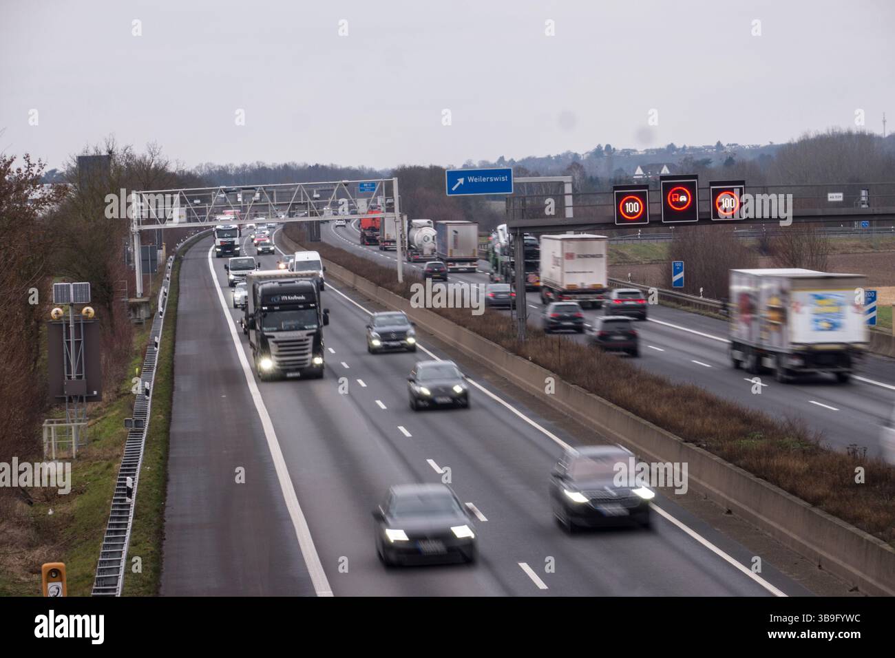 Trucks on expressway near hi-res stock photography and images - Alamy