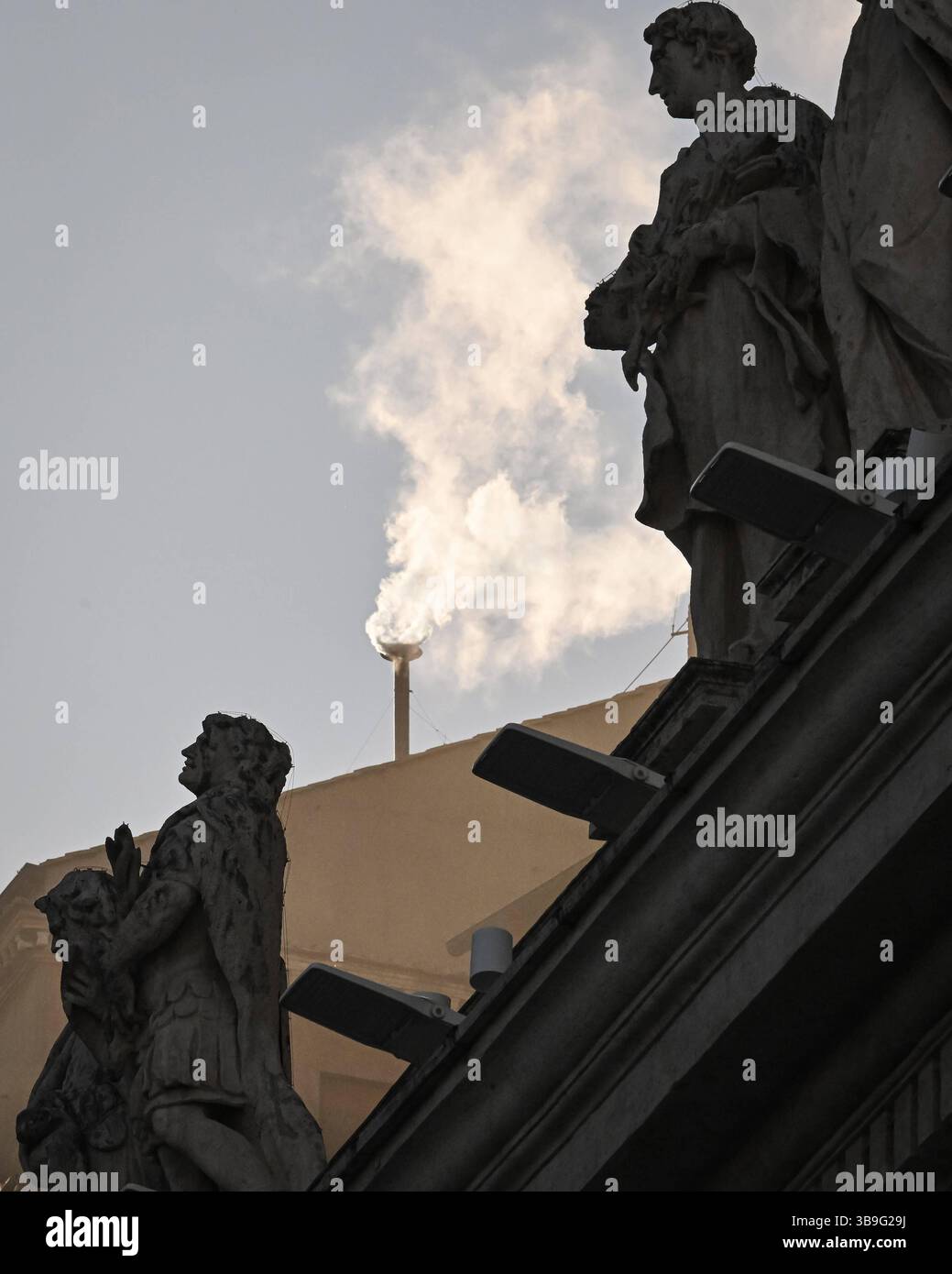 Rom, Vatikan 08.05.2025 Habemus Papam. Zweiter Tag der Papstwahl / des ...