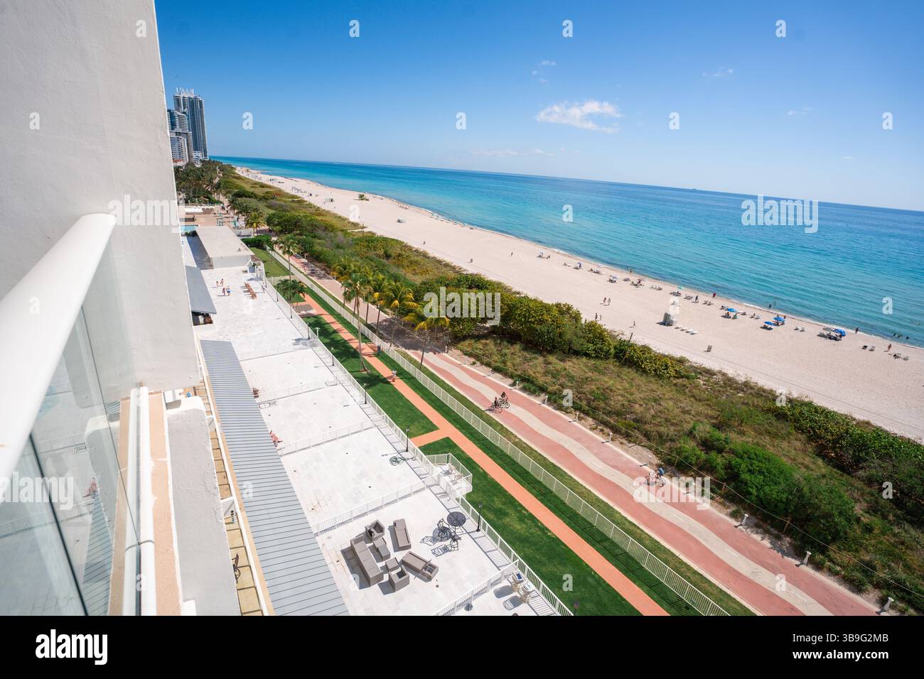 Urban beachfront high rise hi-res stock photography and images - Alamy