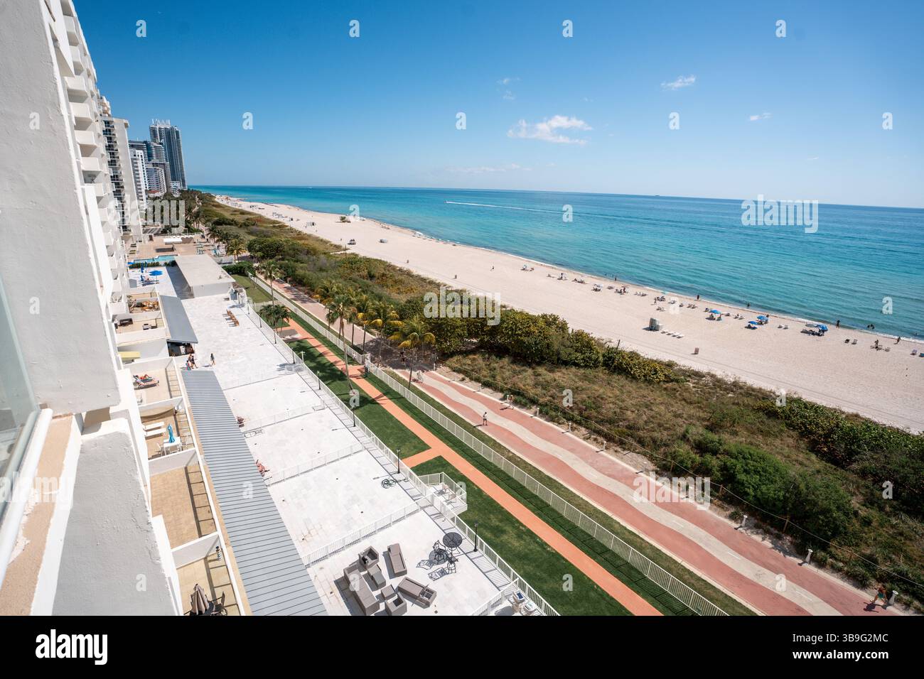 Coastal lifestyle beachfront resort hi-res stock photography and images ...