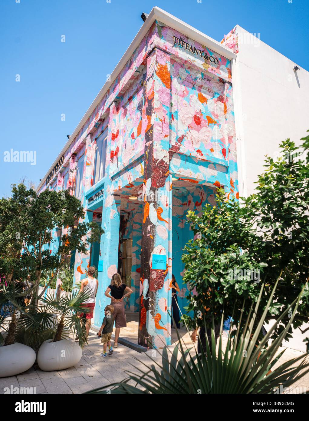 Tiffany & Co. Storefront Wrapped in Colorful Art in Miami Design ...
