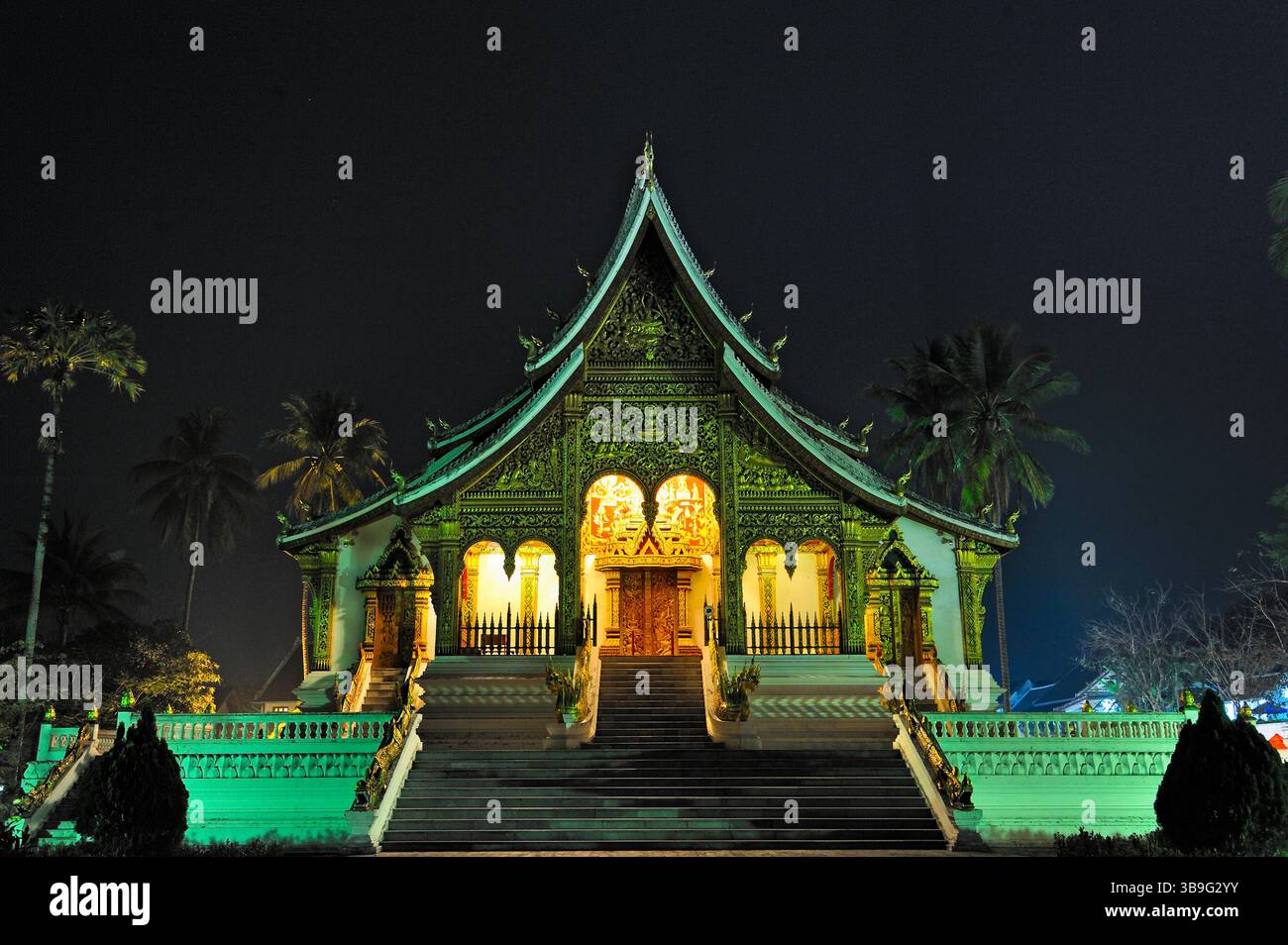 Pagode dans le temple hi-res stock photography and images - Alamy