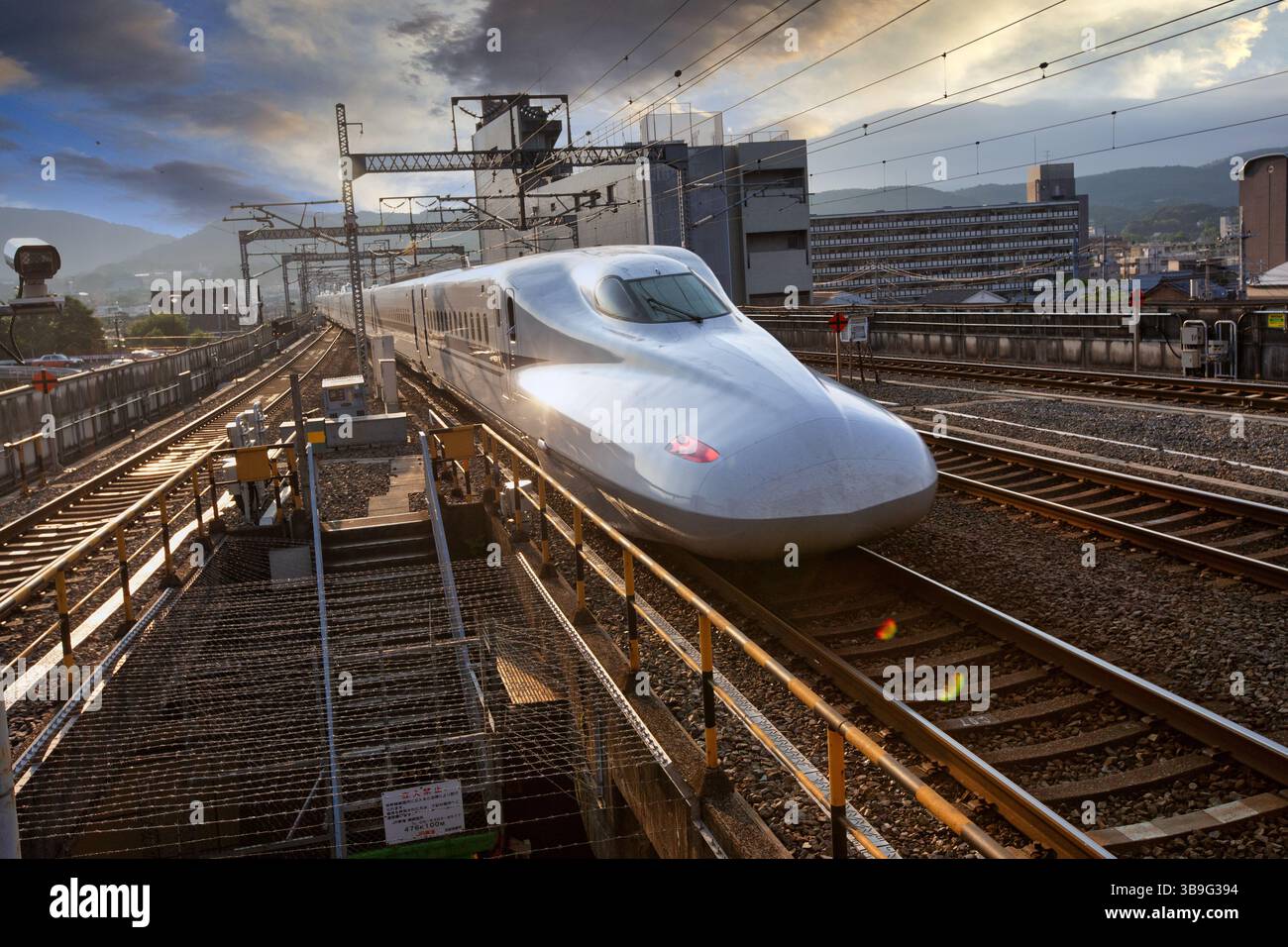 Shinkansen high speed train, Railway station, Kyoto, Japan Stock Photo - Alamy