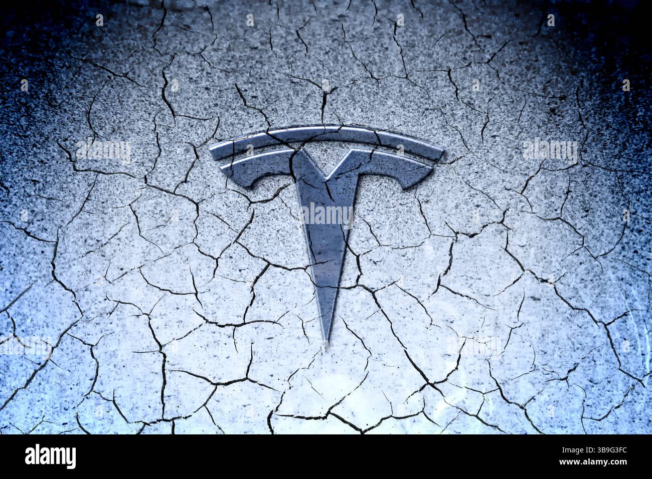 Tesla logo on an electric car with cracks hi-res stock photography and ...