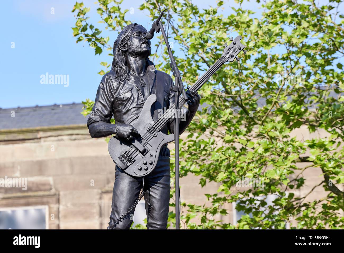 Statue of Motörhead singer Lemmy unveiled in Burslem by local sculptor Andy Edwards and marks 10 ...