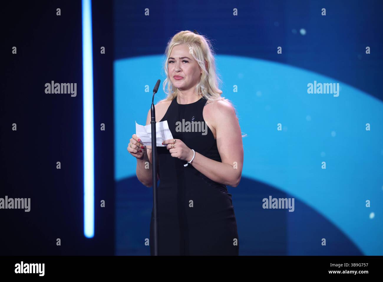 Dascha Dauenhauer Â ISLANDS BESTE FILMMUSIK bei Verleihung DEUTSCHER FILMPREIS 2025 in Berlin ...