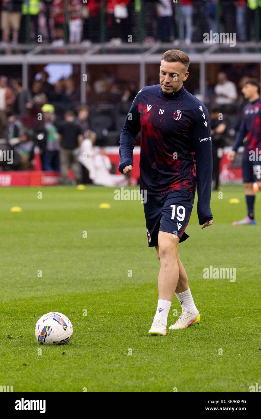 Lewis Ferguson in action during Serie A match between AC Milan and ...