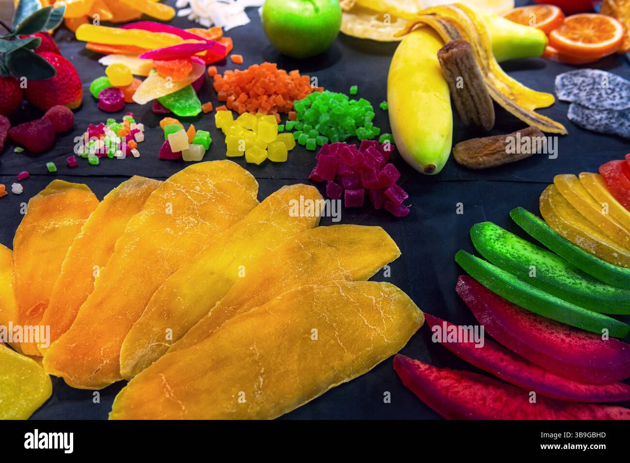 Various fruits (kiwi, mango, pineapple, papaya, banana, orange, lemon ...