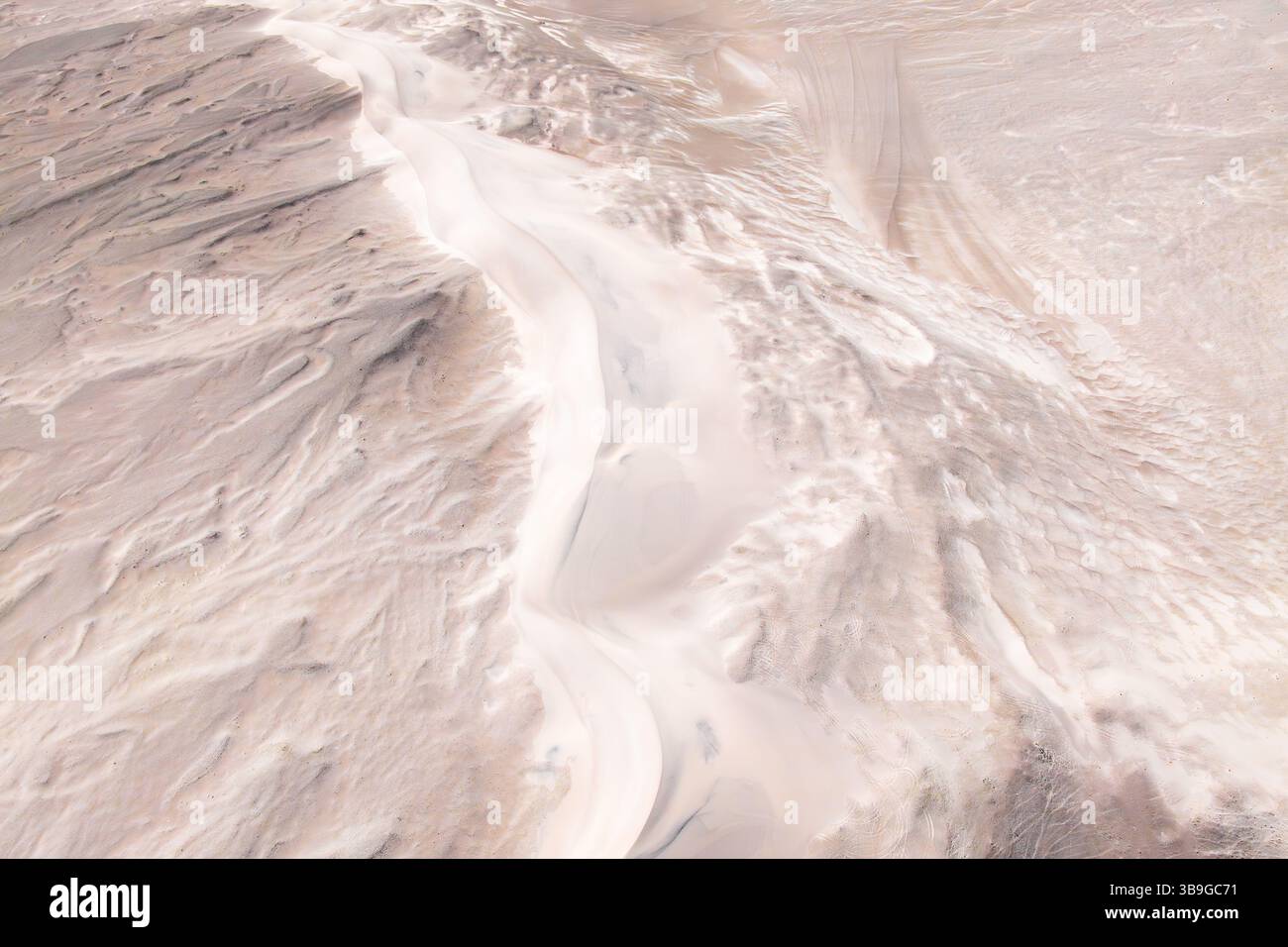 Vast expanse sand dunes subtle hi-res stock photography and images - Alamy