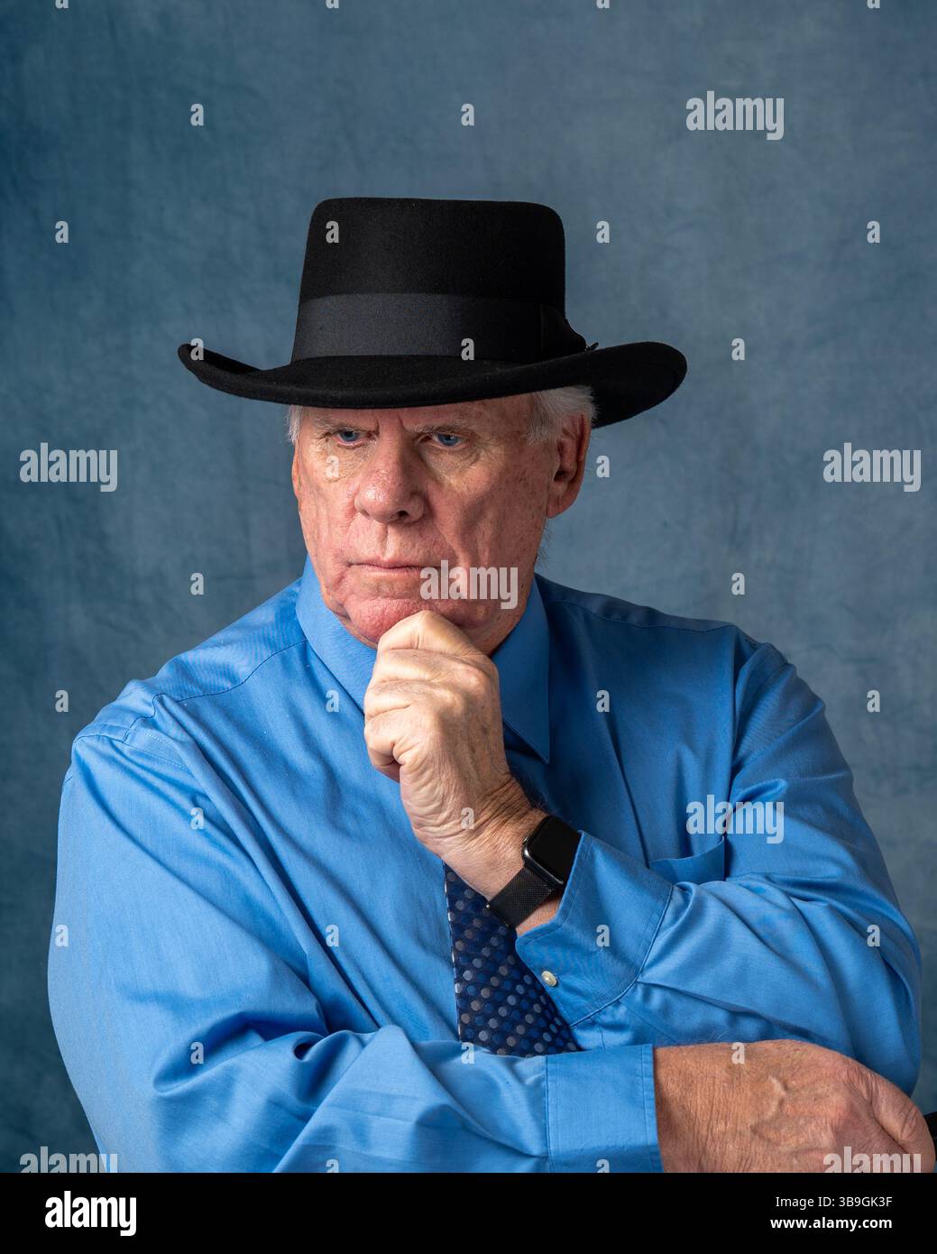 Mature male wearing black shirt hi-res stock photography and images - Alamy