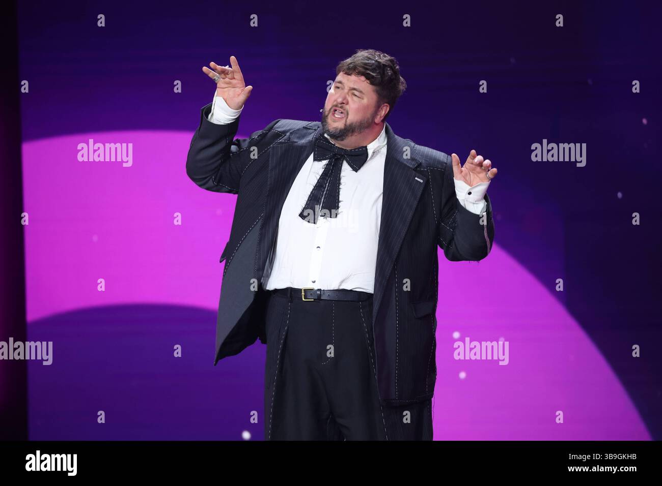 Daniel Zillmann Laudator BESTES MASKENBILD bei Verleihung DEUTSCHER ...