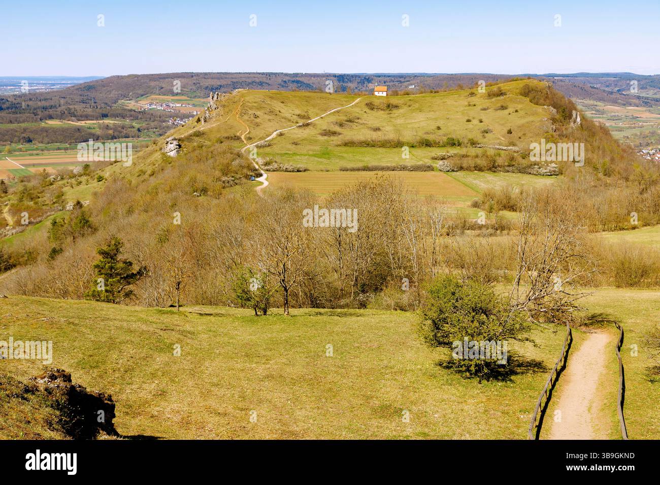 Walberla (Zeugenberg, Ehrenbürg), hiking trail and view from Rodenstein ...