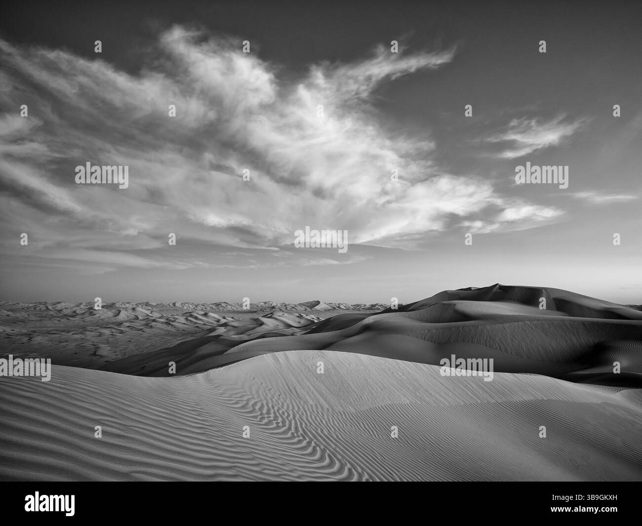 On the road in the Rub al Khali in Oman Stock Photo - Alamy