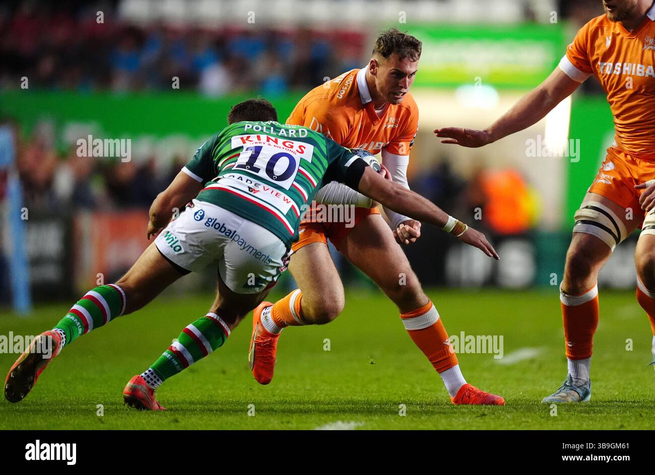 Sale Sharks' Tom Roebuck tackled by Leicester Tigers' Handre Pollard ...