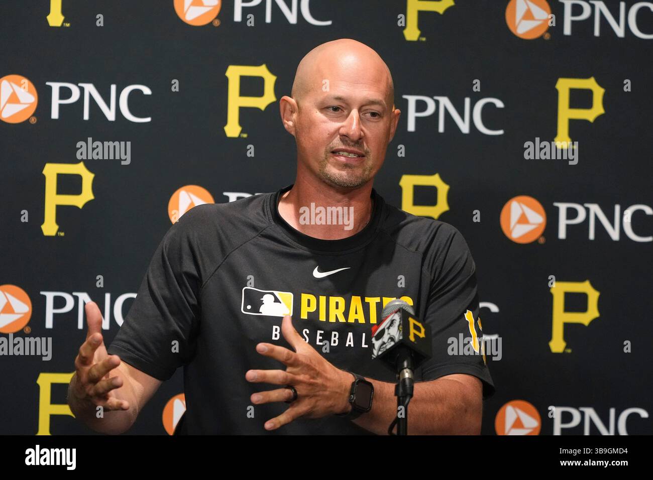 Newly named manager of the Pittsburgh Pirates Don Kelly talks with ...