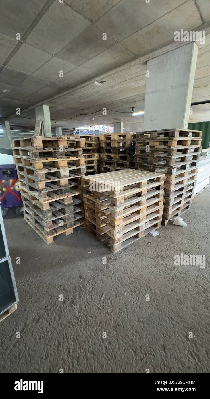 Wooden pallets in foreground hi-res stock photography and images - Alamy