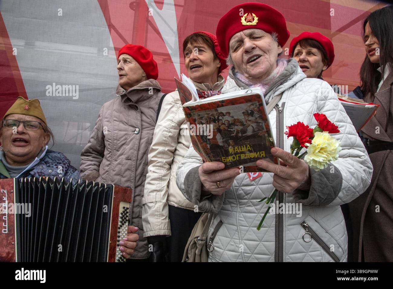 Moscow, Russia. 9th of May, 2025. People sing patriotic songs to mark ...