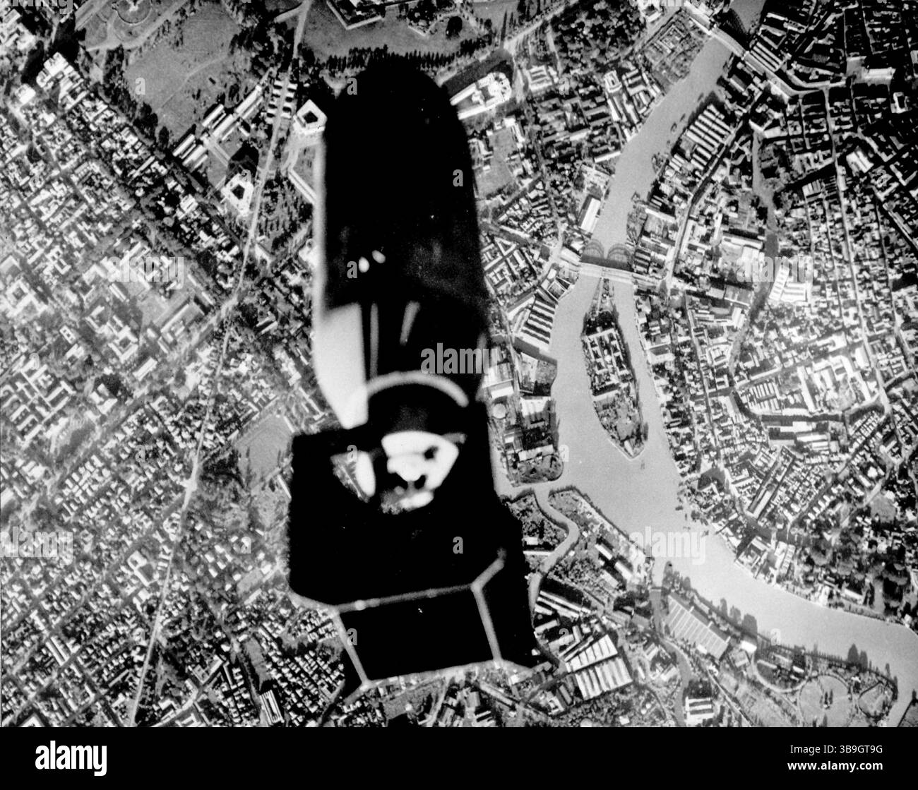 USS Essex TBF-1 Avenger dropping a bomb over the Pasig River in Manila ...