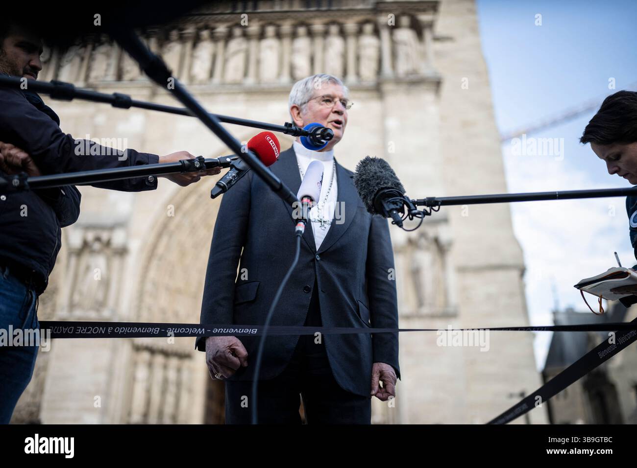Archbishop of Paris Laurent Ulrich performs a solemn mass for Pope Leon ...