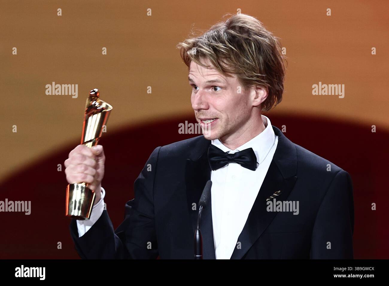 Berlin, Germany. 09th May, 2025. Director Tim Fehlbaum thanks for the ...