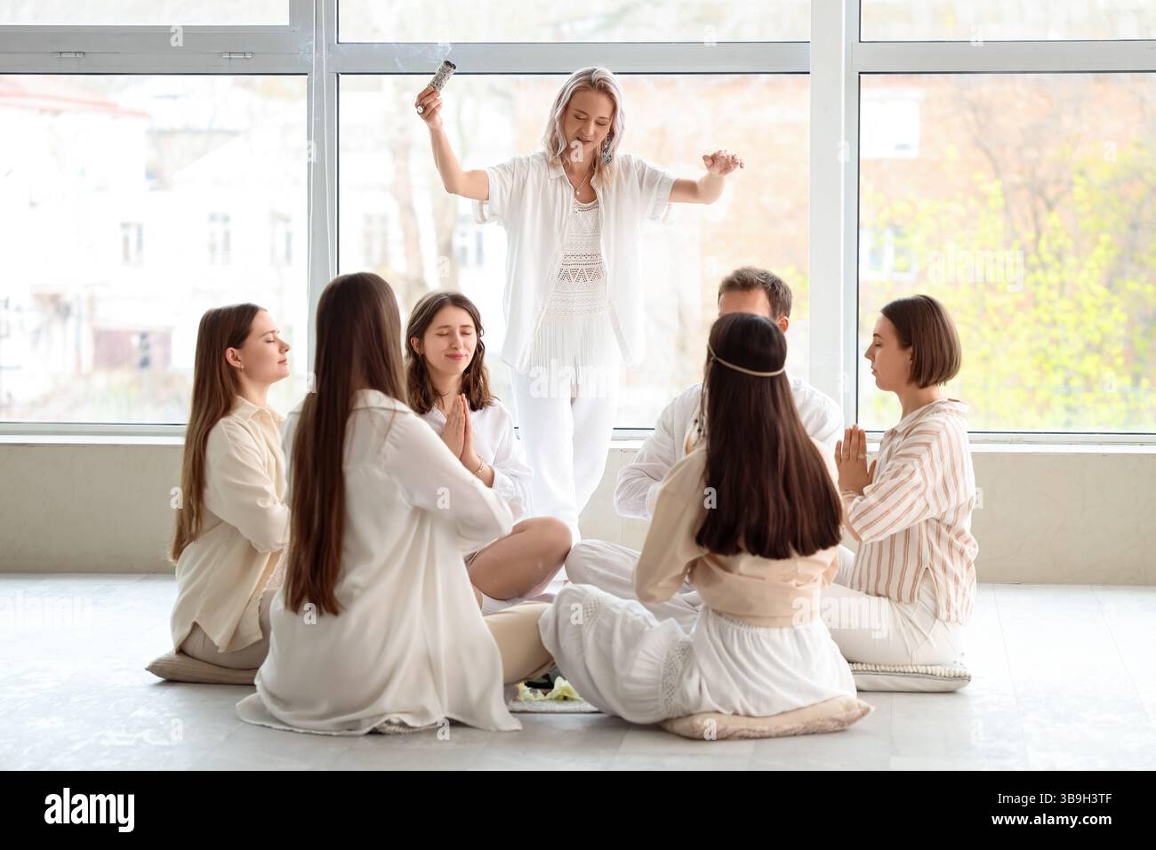 Group of people meditating in circle Stock Photo - Alamy