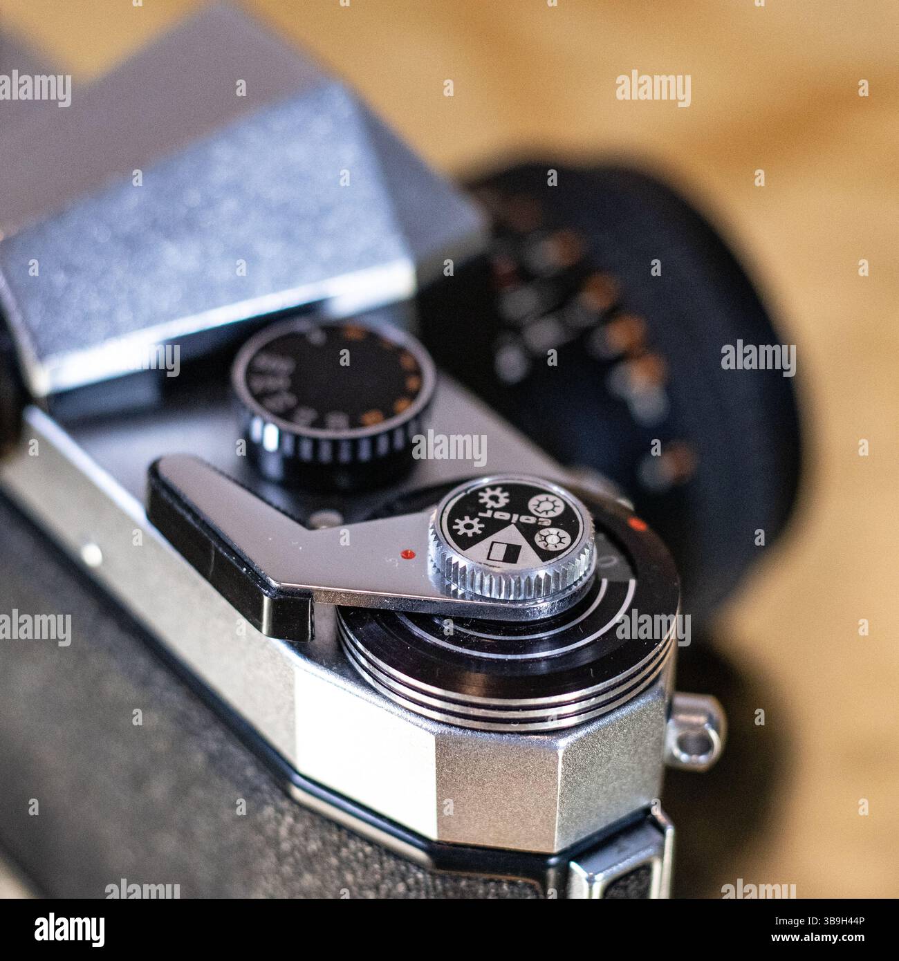 A vintage 35mm film camera Stock Photo - Alamy