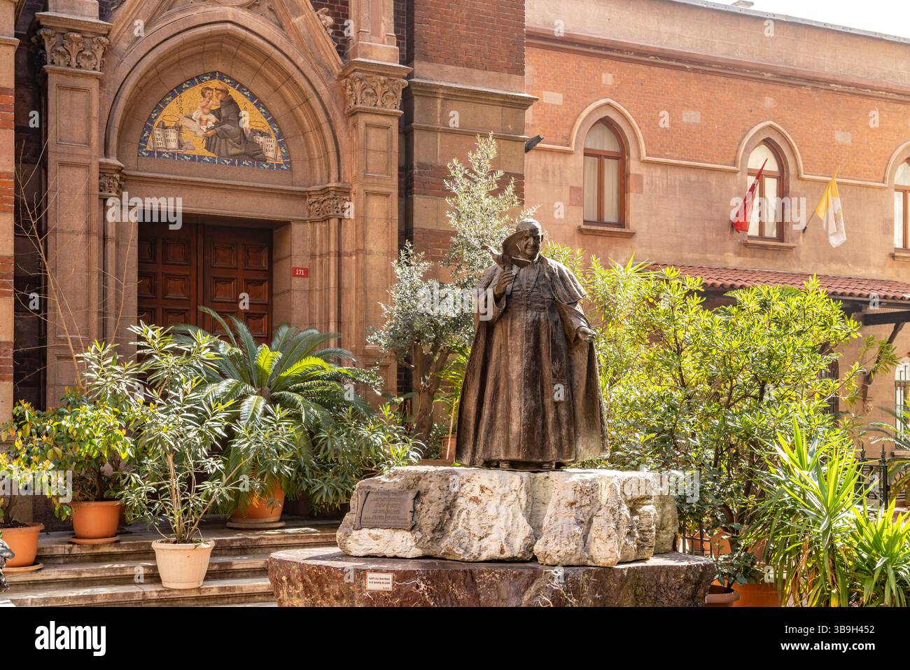 Pope John XXIII in front of the Basilica of St. Anthony Sent Antuan ...