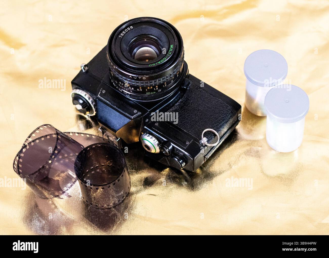 A vintage 35mm film analog camera Stock Photo - Alamy
