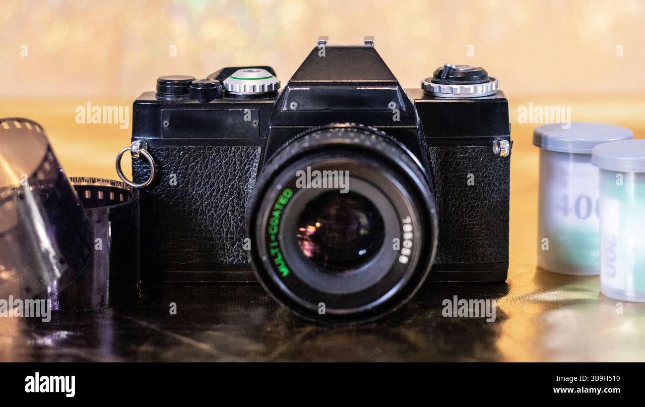 A vintage 35mm film analog camera Stock Photo - Alamy